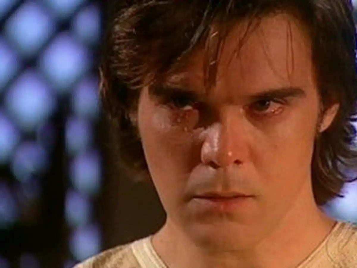 O Clone: Convicto, Said resolve cortar a mão e usar o próprio sangue ...