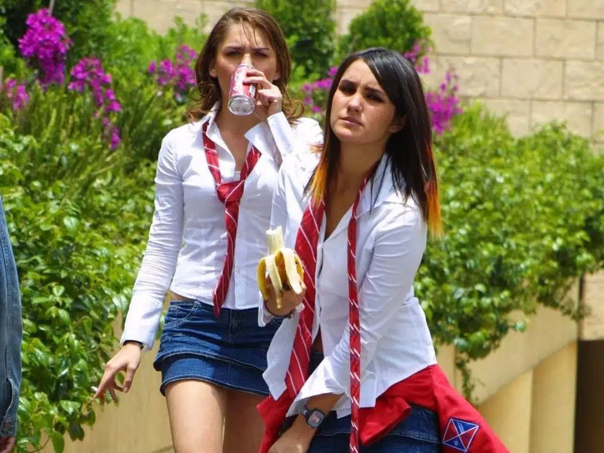 Descubra onde fica a Elite Way School, colégio da novela Rebelde e como ...