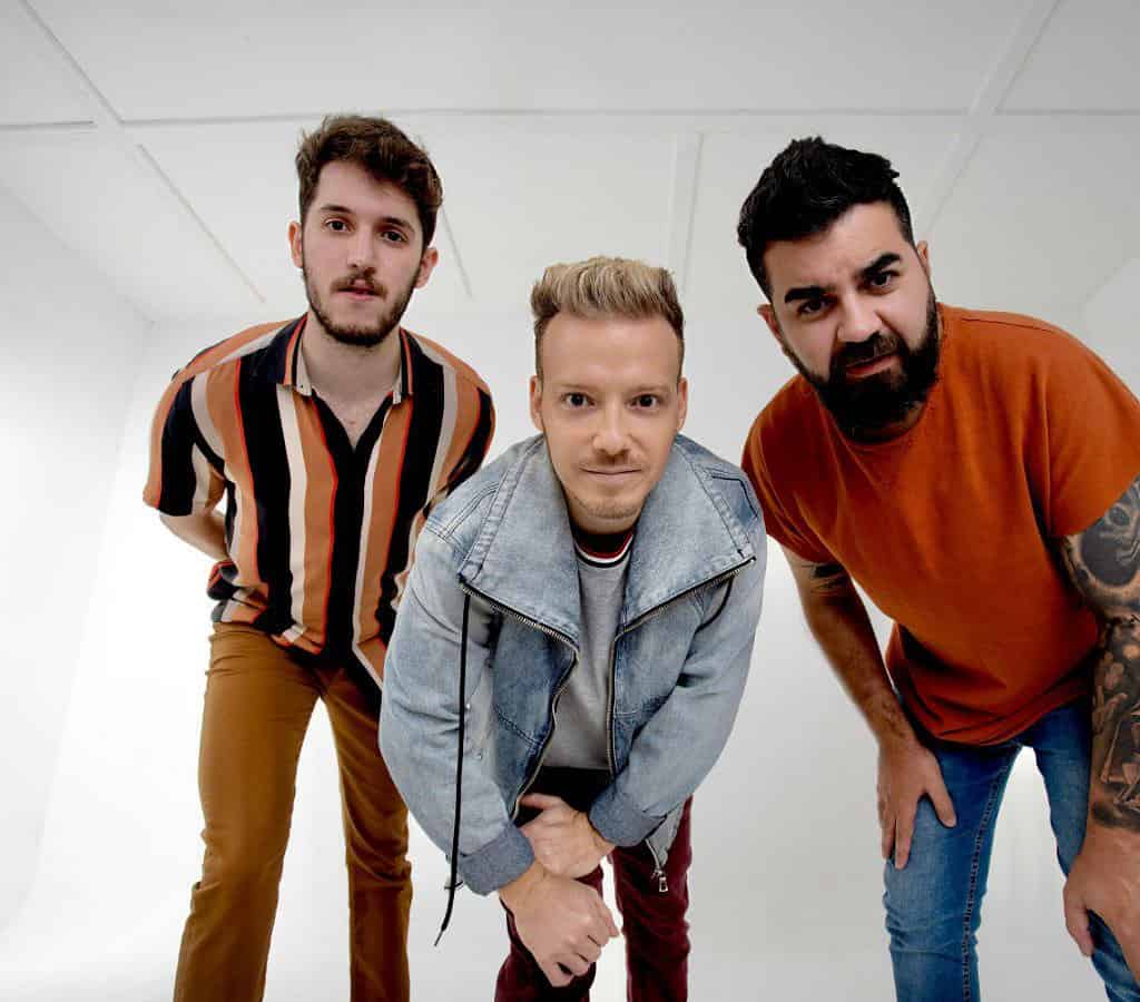 Balara apresenta show de estreia do álbum "Aponte Para o Amor"