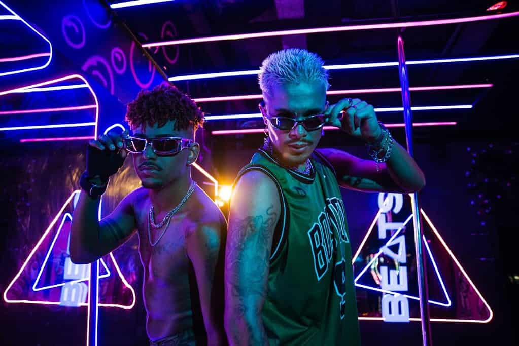 Deh Leão e Kako lançam explosão musical: "Capitão" - Um encontro de ...