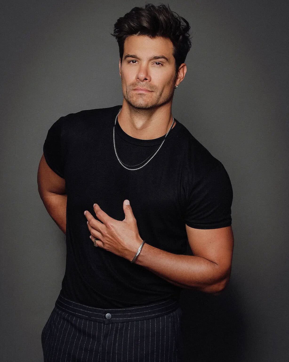 Conheça Brandon Peniche, o galã que conquista em "Contigo Sim" e traz o ...