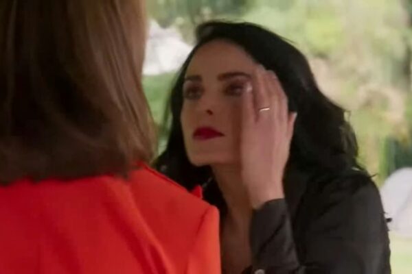 Daniela perde a paciência e enfrenta a víbora da Karen em Meu Caminho é Te Amar