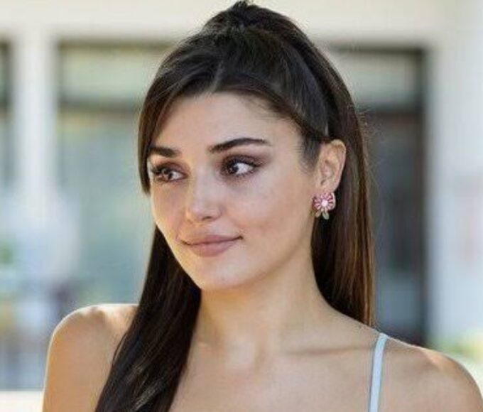 Comemorando a chegada dos 30 anos, Isabella Santoni conta com ...